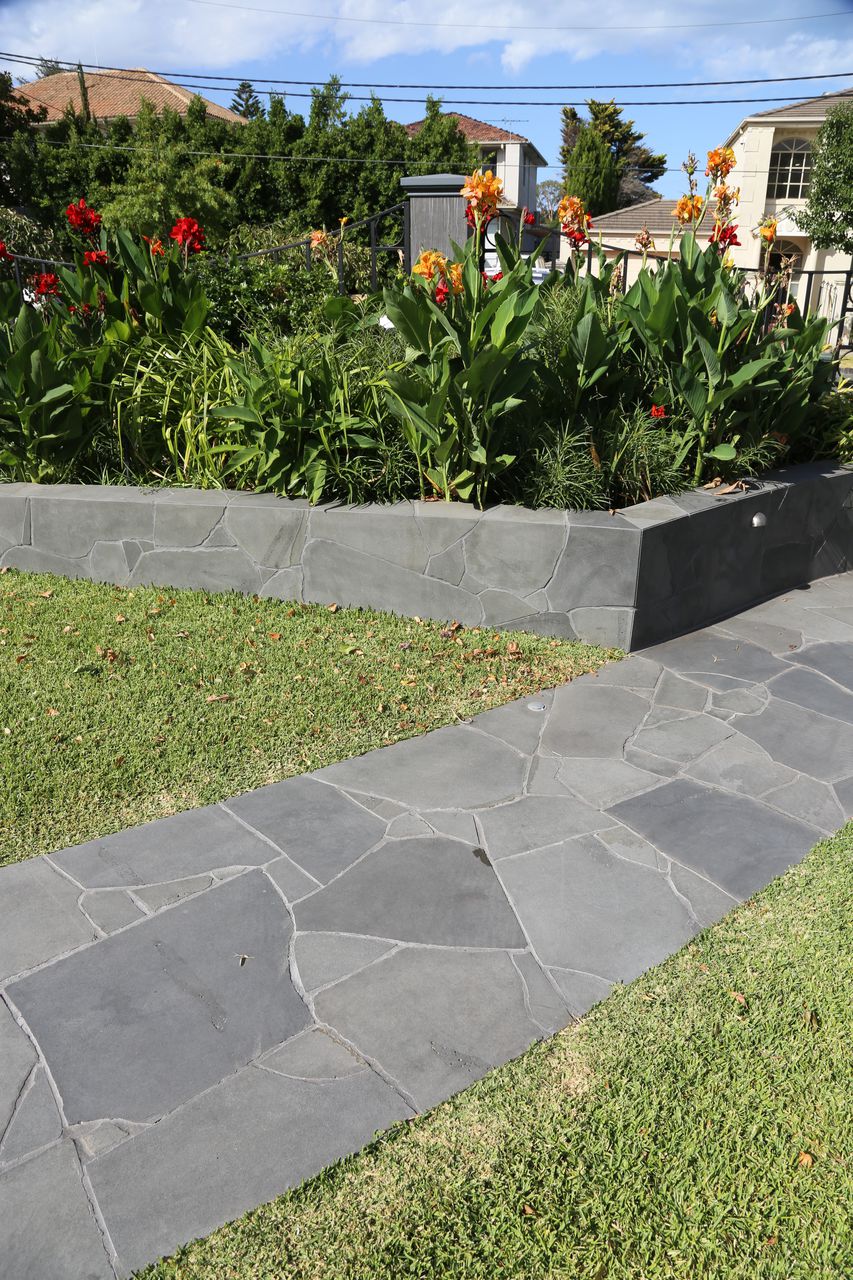 Photo/Bluestone: Crazy Paver | SAI Stone
